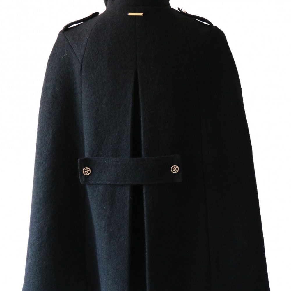 Cape Sweden | Cape Hannah – black wool